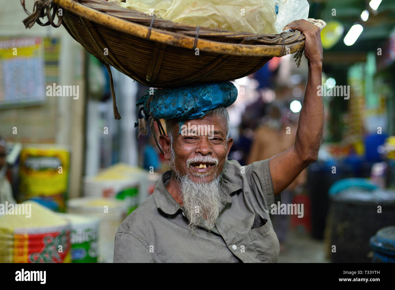 Street in old dhaka bangladesh hi-res stock photography and images - Alamy