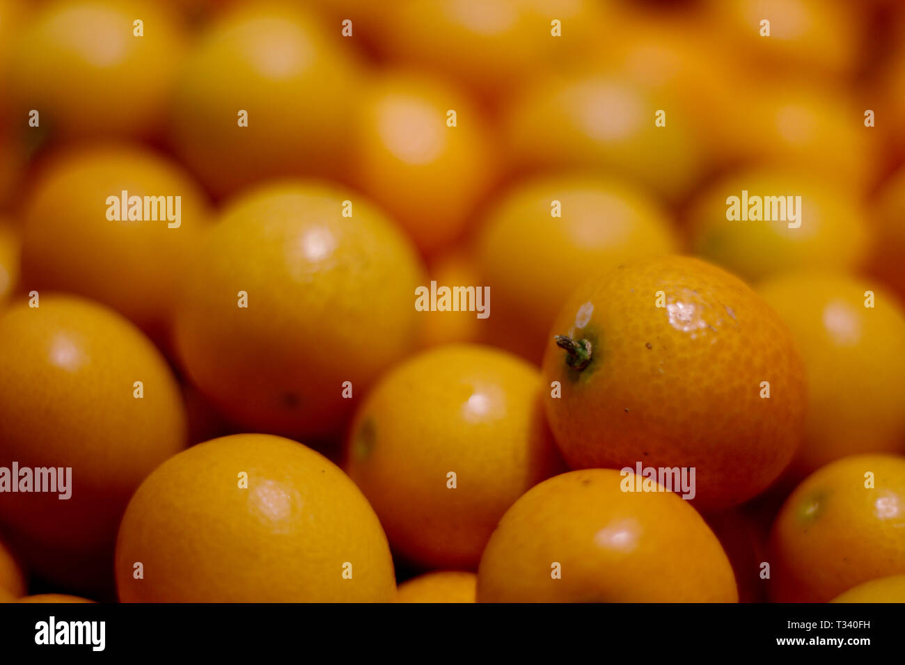 Pile of chinese oranges hi-res stock photography and images - Alamy