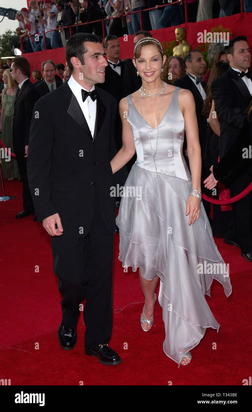 LOS ANGELES, CA. March 25, 2001: ASHLEY JUDD & fiance at the 73rd ...