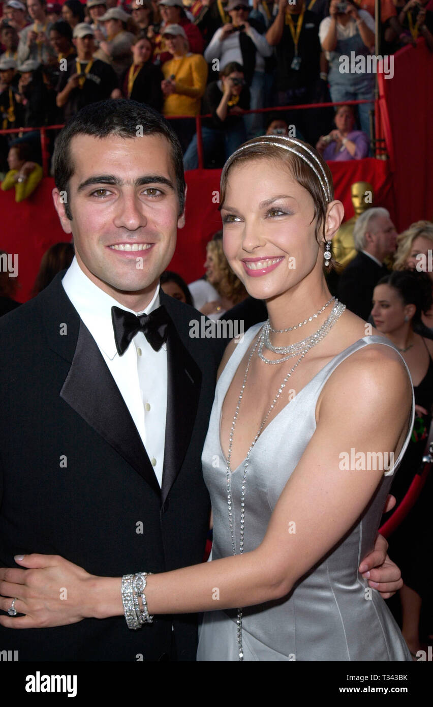 LOS ANGELES, CA. March 25, 2001: ASHLEY JUDD & fiance at the 73rd ...
