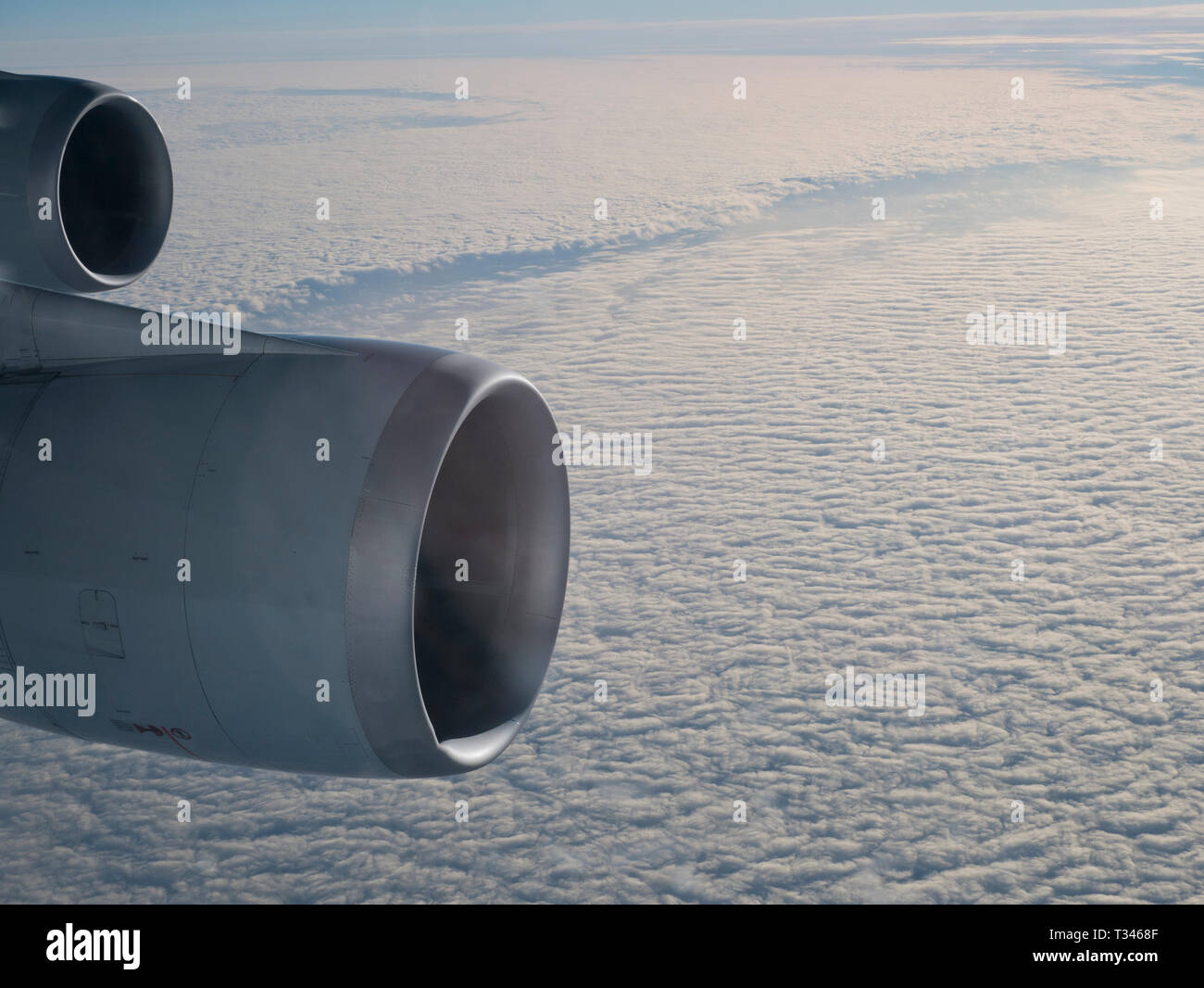 Two jet engines hi-res stock photography and images - Alamy