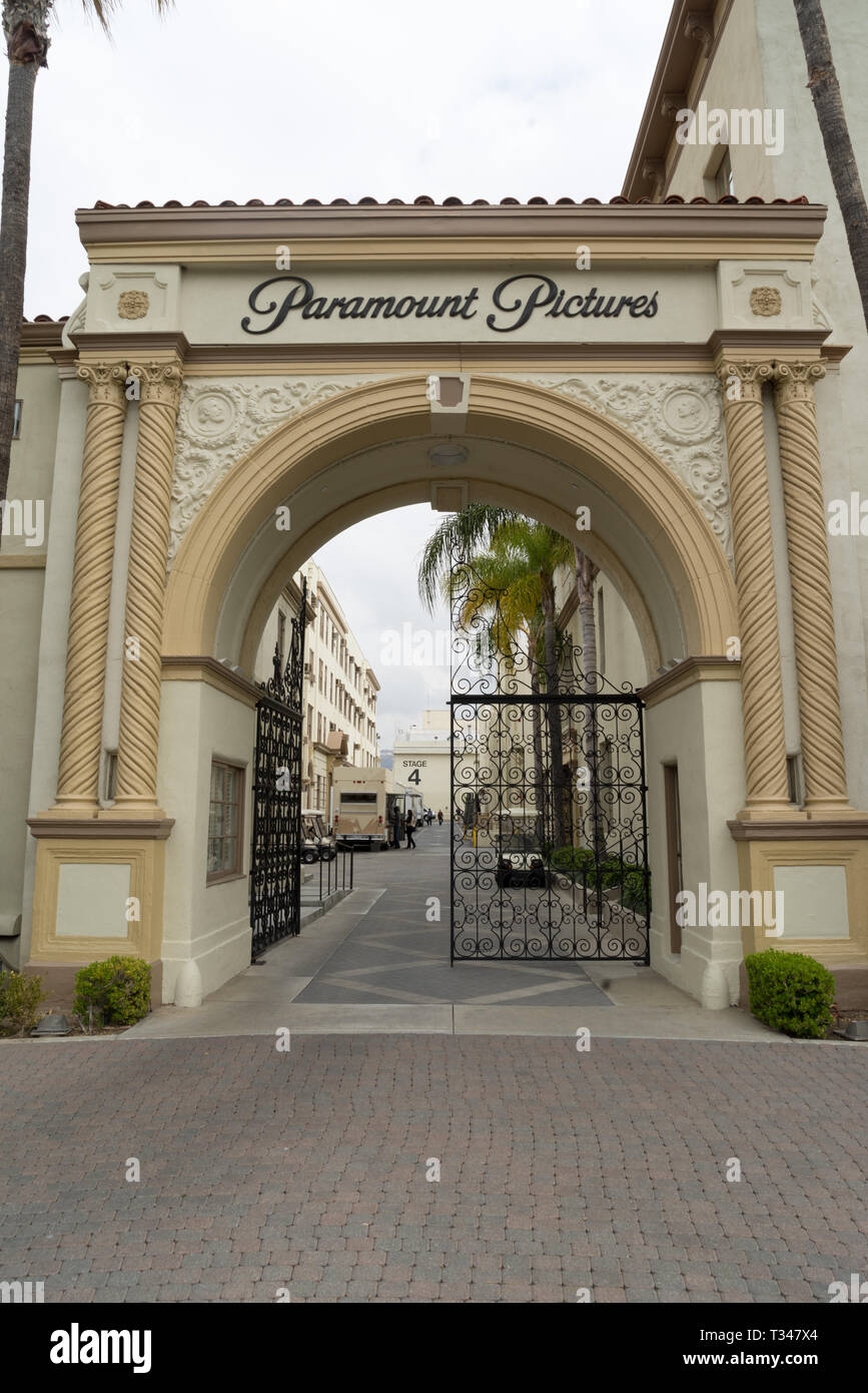Paramount Pictures Studio Tour, famous original entrance gates, Los ... Paramount Pictures Studio Tour, famous original entrance gates, Los ...