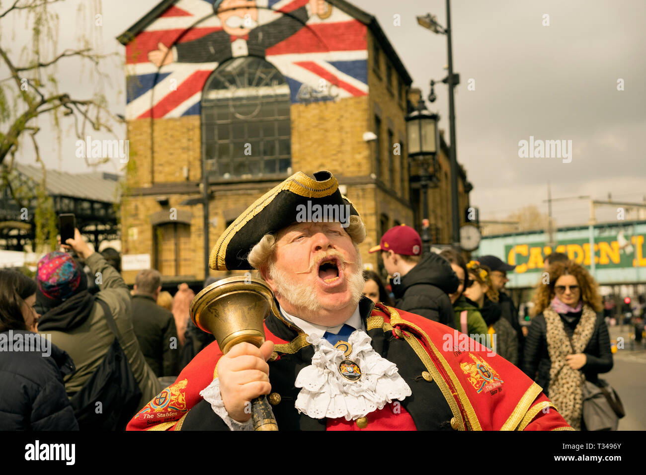 Town crier announcement hi-res stock photography and images - Alamy