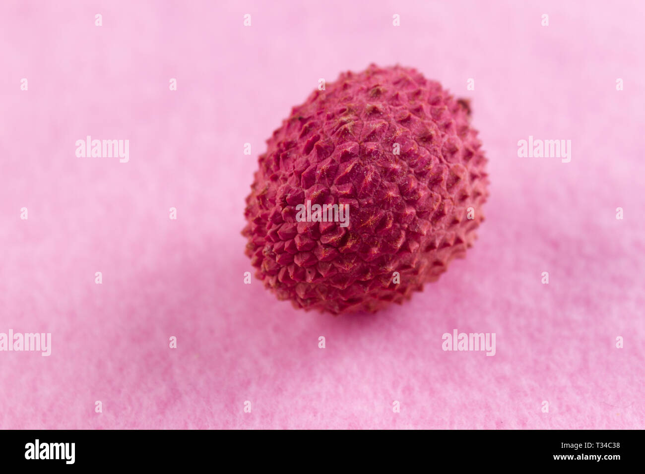 Fresh lychee close up on pink background Stock Photo - Alamy