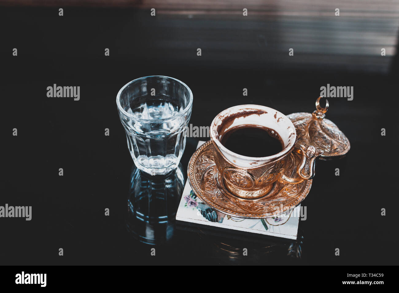 Bronze coffee table hi-res stock photography and images - Alamy