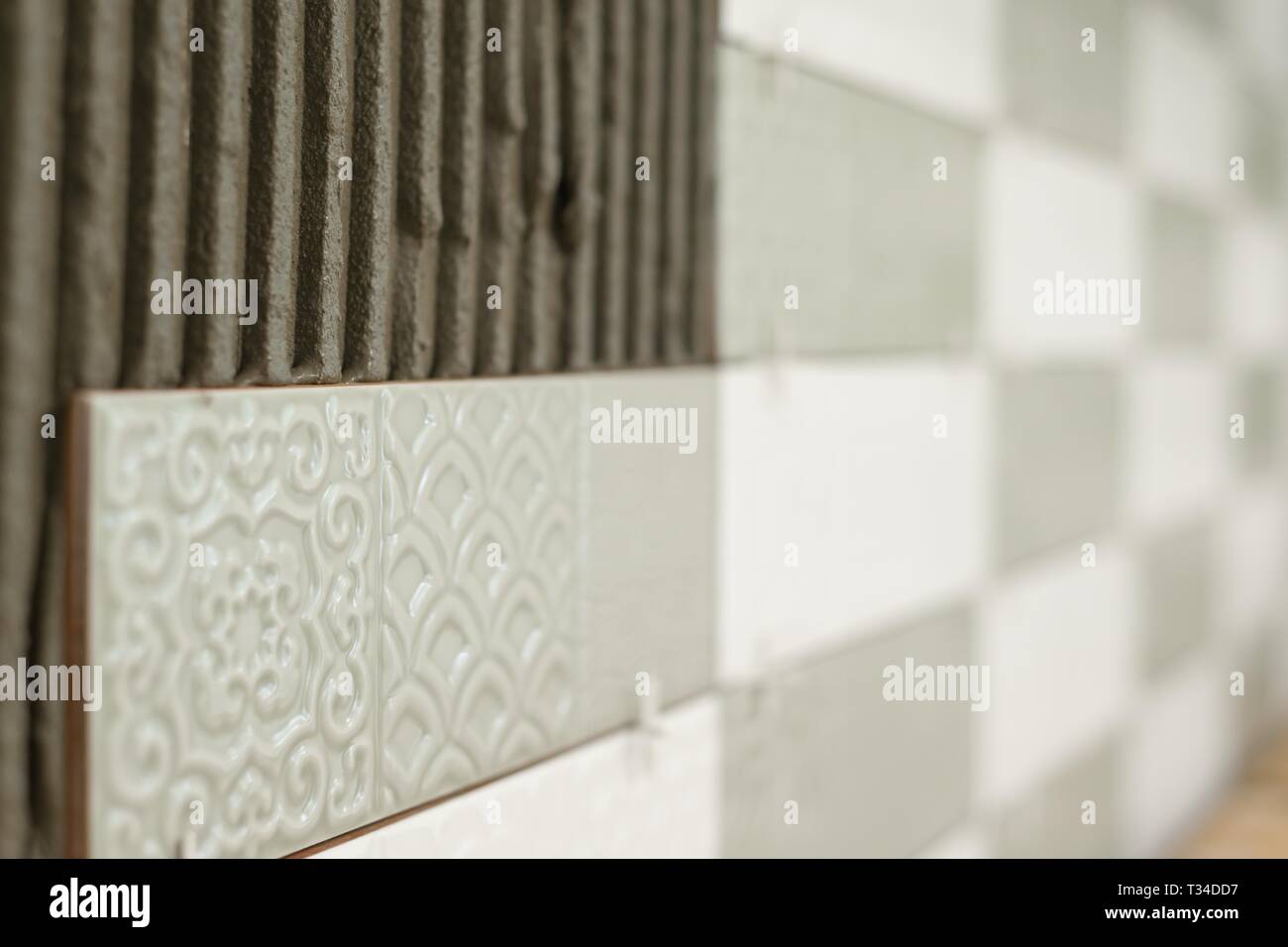Laying ceramic tiles hi-res stock photography and images - Alamy