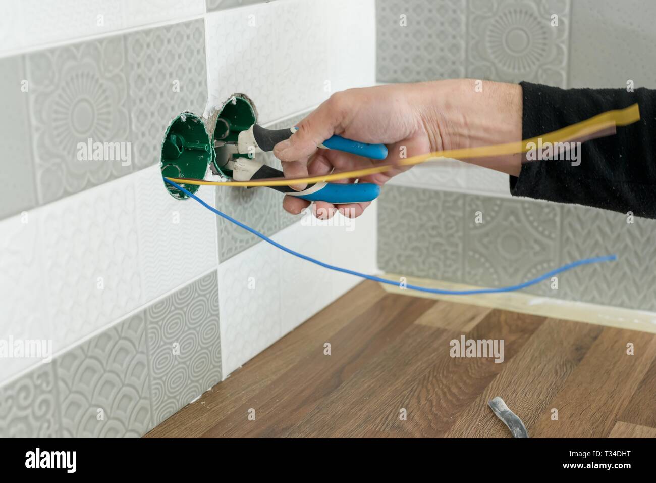 Installing outlet hi-res stock photography and images - Alamy