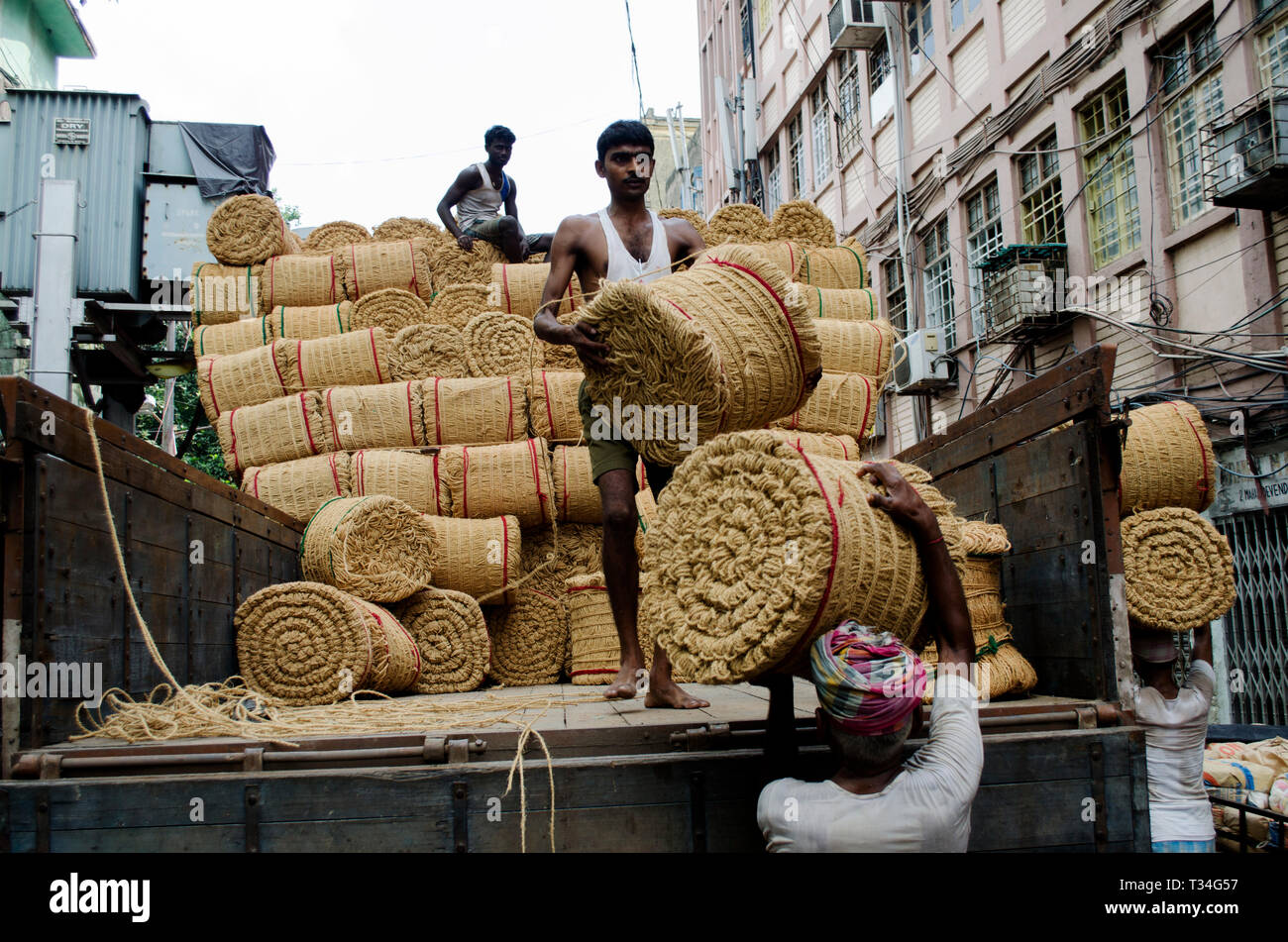 Labours working hi-res stock photography and images - Alamy