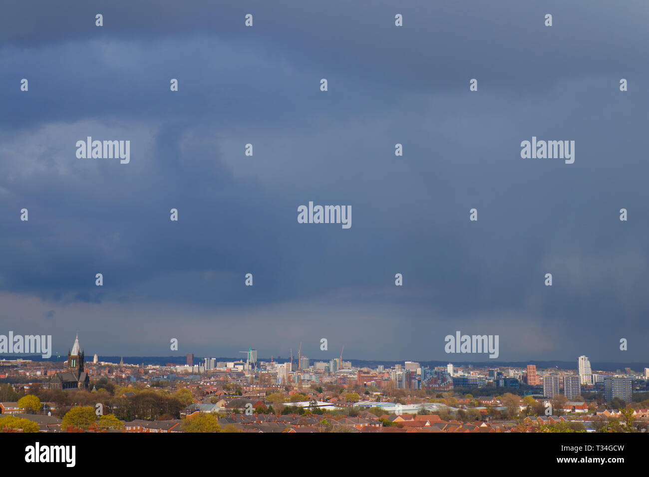 Leeds skyline 2019 hi-res stock photography and images - Alamy