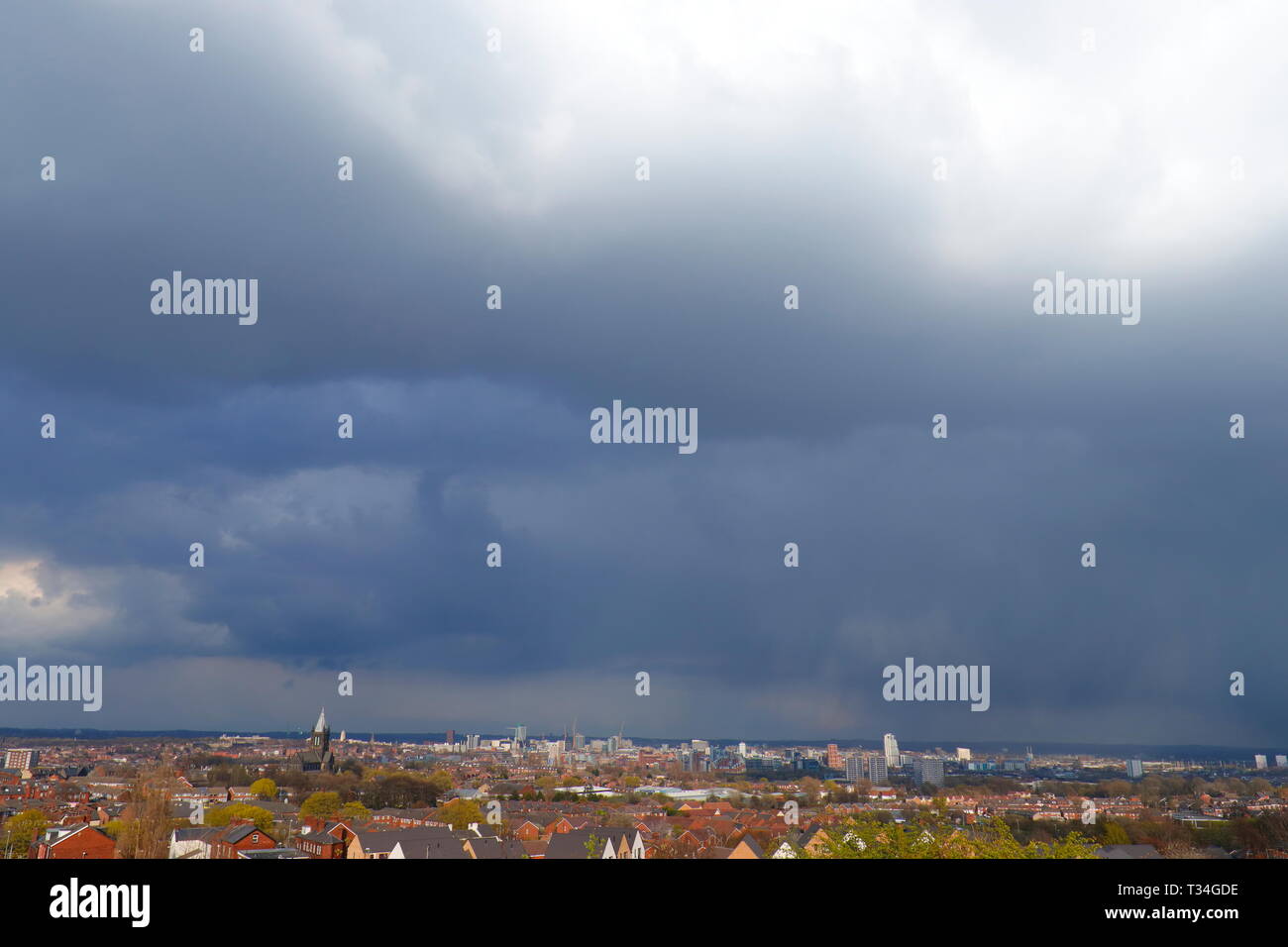 Leeds skyline 2019 hi-res stock photography and images - Alamy