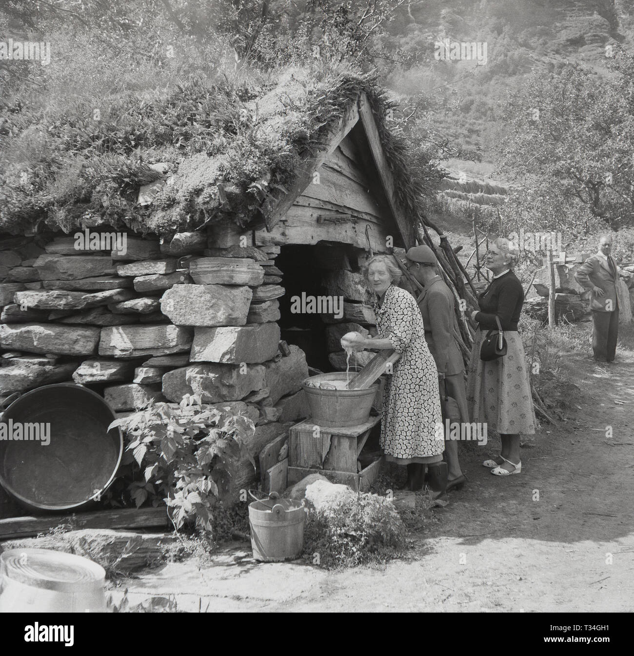 Handwashing clothes hi-res stock photography and images - Alamy