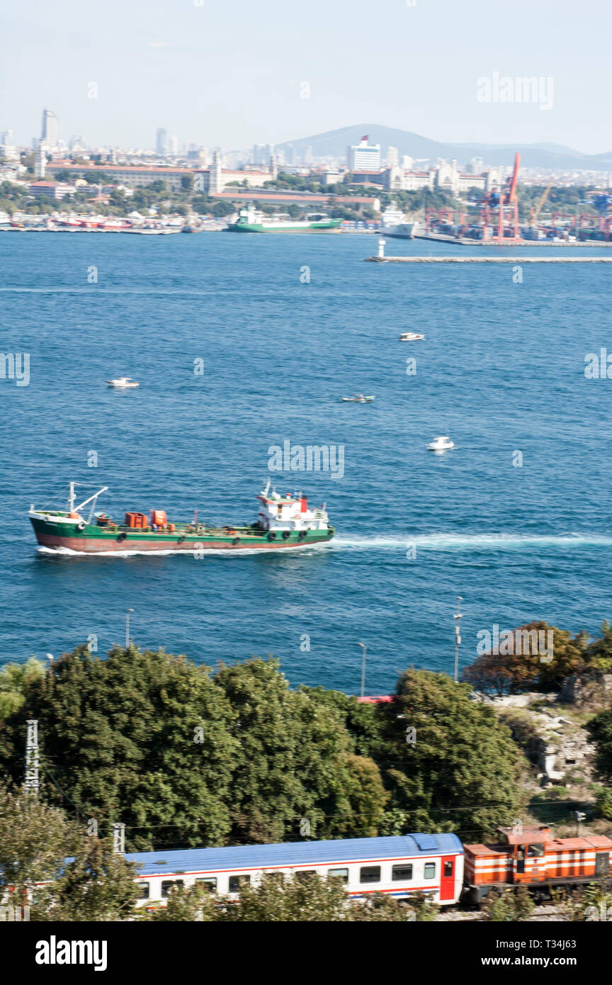 Bosphorus connects marmara sea black hi-res stock photography and ...