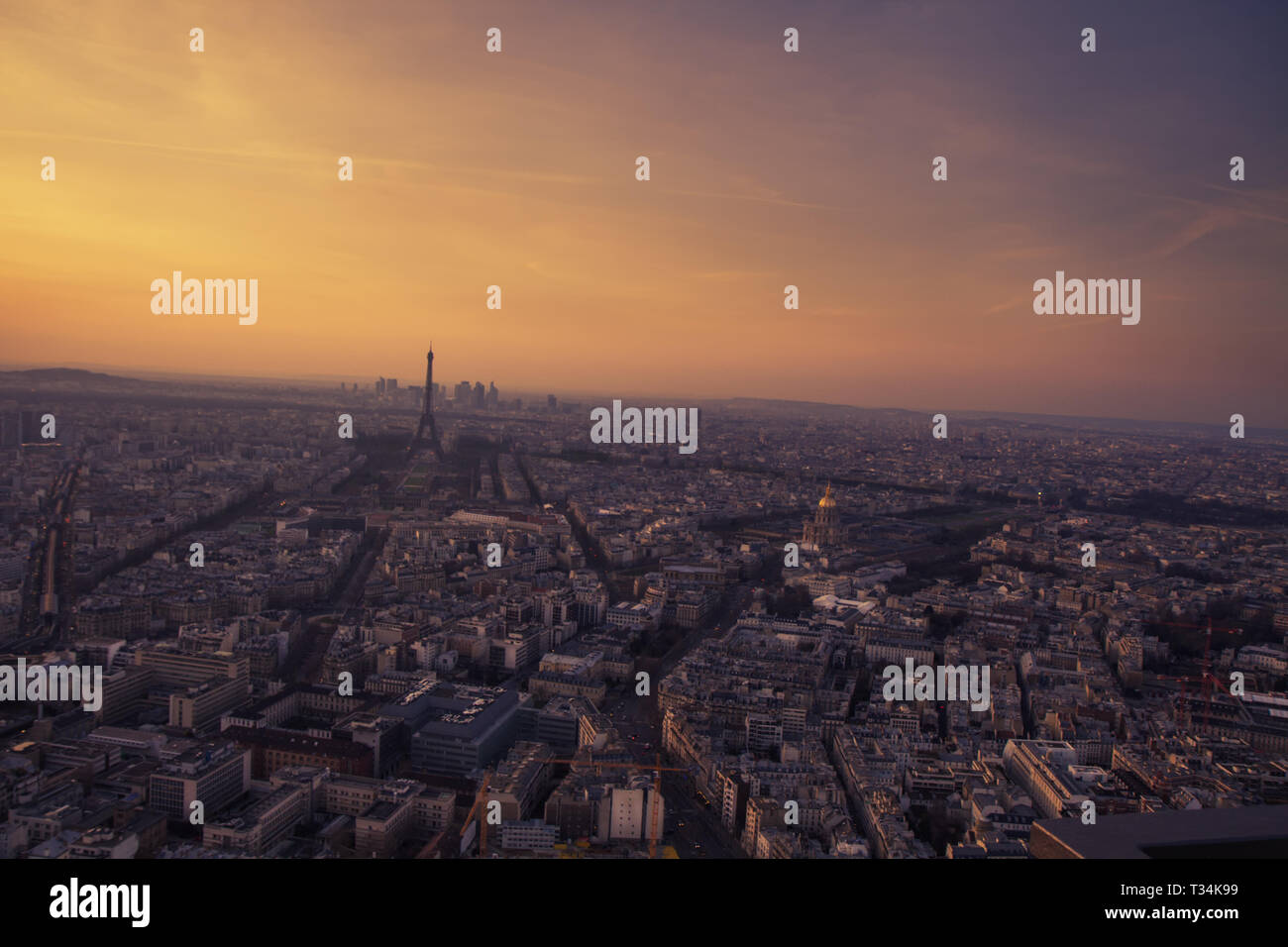 Paris skyline cityscape horizon hi-res stock photography and images - Alamy