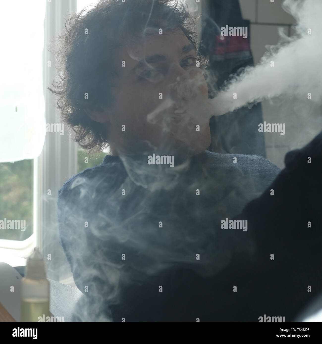 Men standing smoking hi-res stock photography and images - Alamy