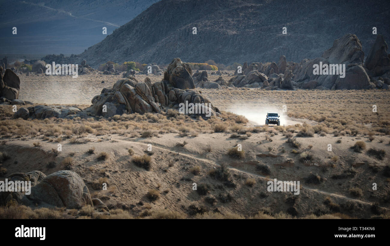 Car driving desert landscape hi-res stock photography and images - Alamy