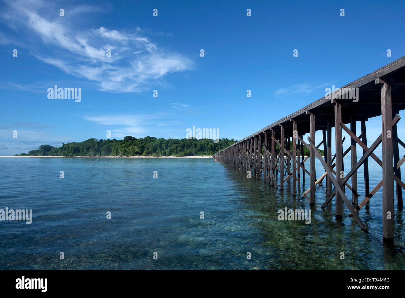 Wooden bridge leading to Derawan Island, Indonesia Stock Photo - Alamy