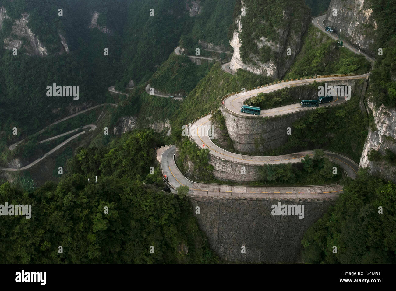 China mountain road hi-res stock photography and images - Alamy