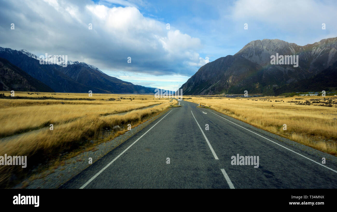 Road to Aoraki Mount Cook Village, Aoraki Mount Cook National Park ...