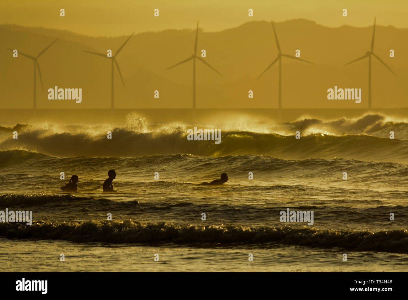Three surfers hi-res stock photography and images - Alamy