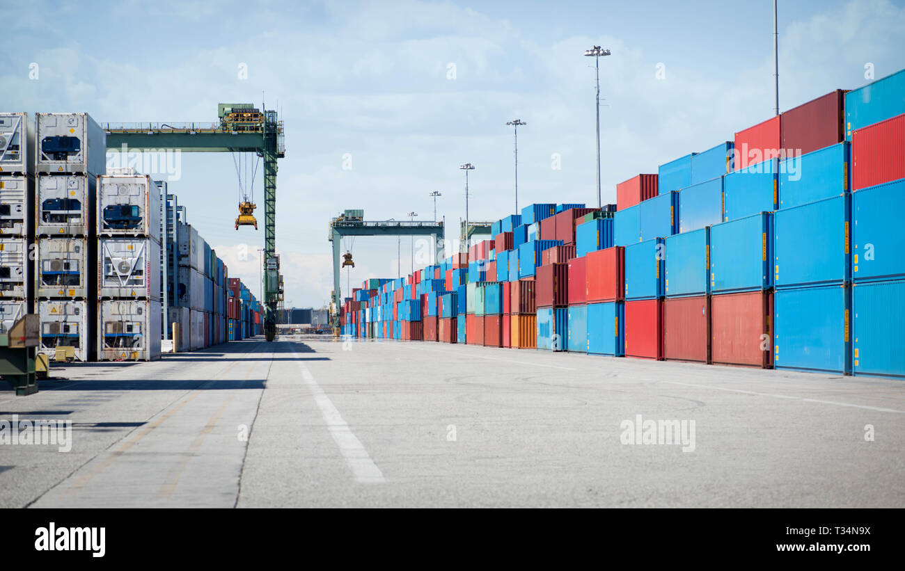 Shipping container on beach hi-res stock photography and images - Alamy