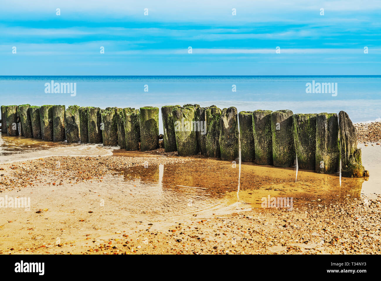 Old groynes hi-res stock photography and images - Alamy