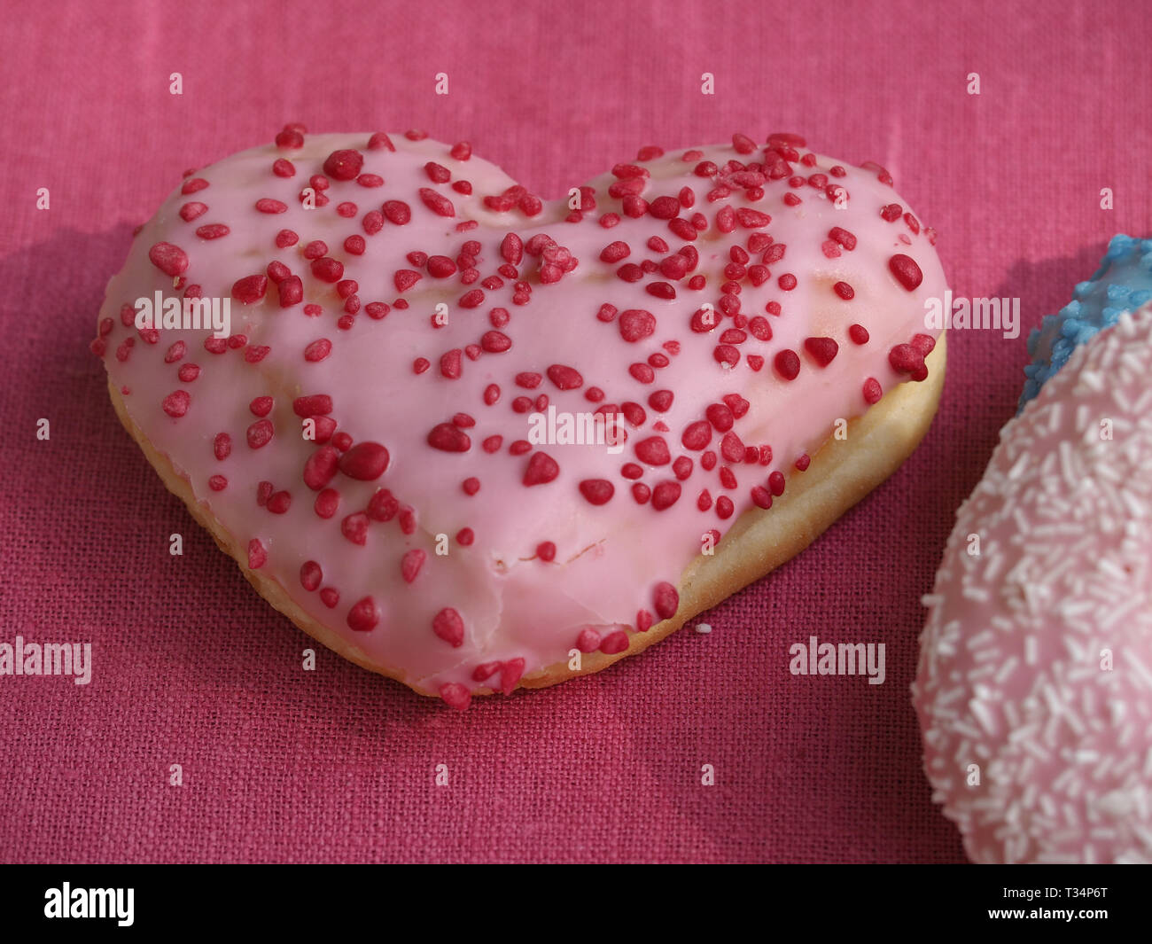 Pink heart sweets hi-res stock photography and images - Alamy