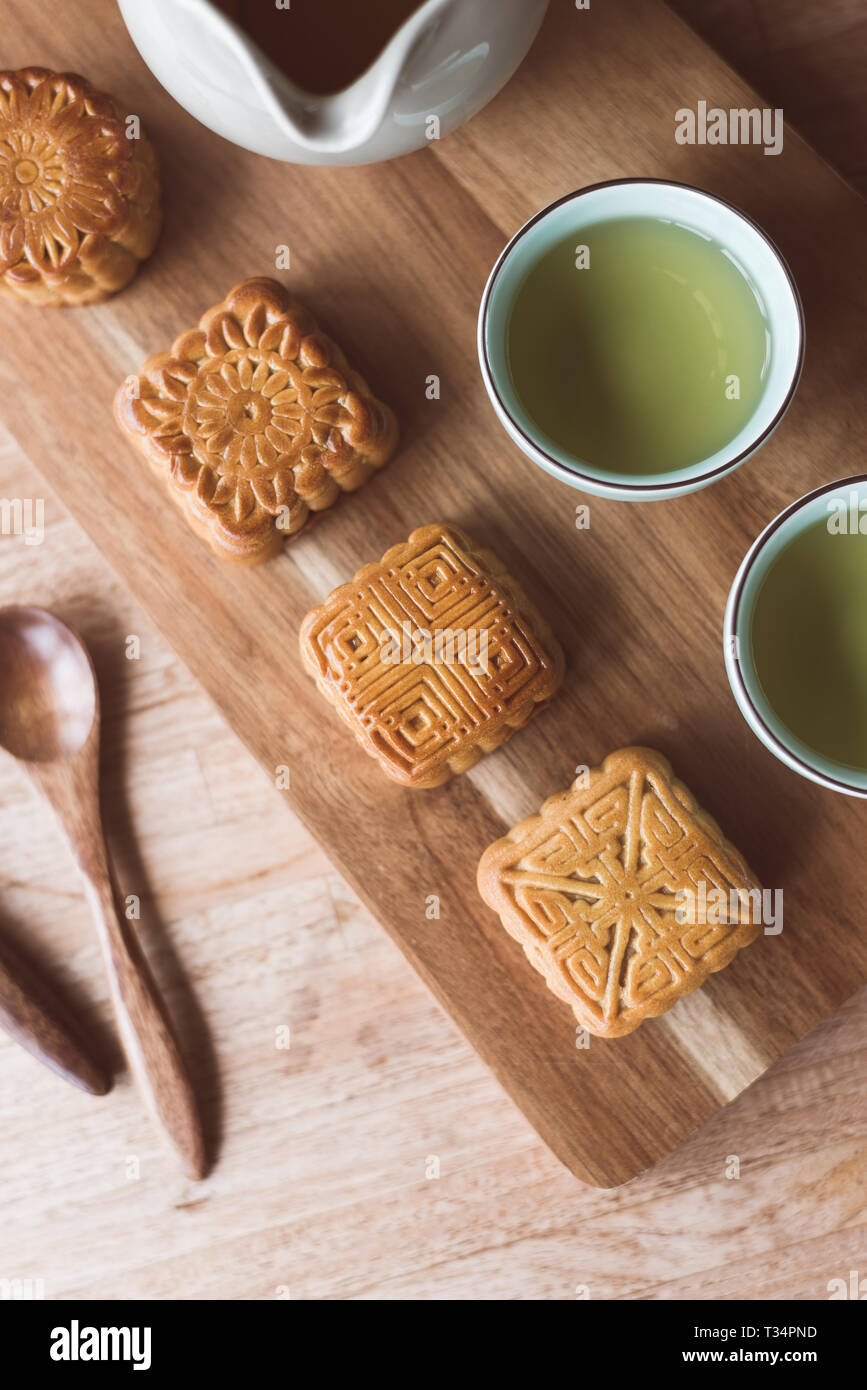 Chinese mid autumn festival food of mooncake with tea Stock Photo - Alamy