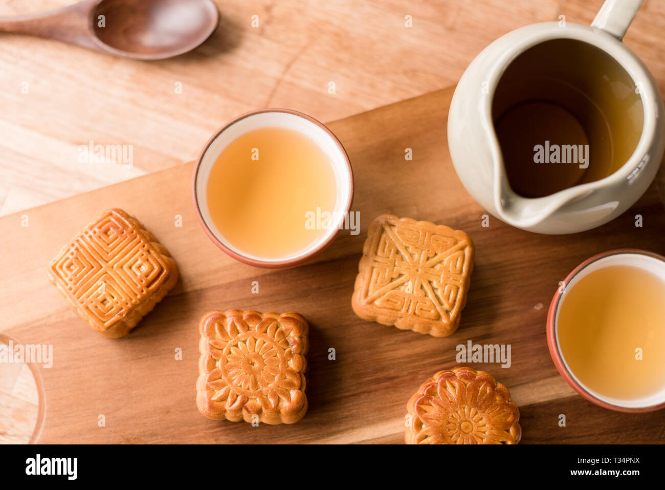 Chinese mid autumn festival food of mooncake with tea Stock Photo - Alamy