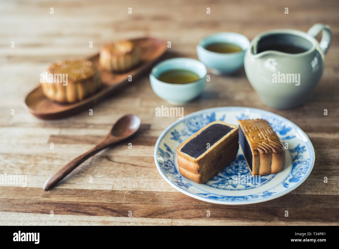 Mid autumn festival chinese culture and tea hi-res stock photography ...