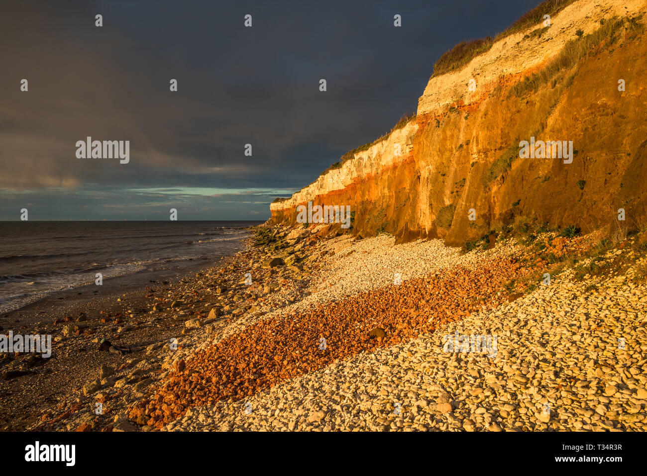 Cliff, sea, stormy, england hi-res stock photography and images - Alamy