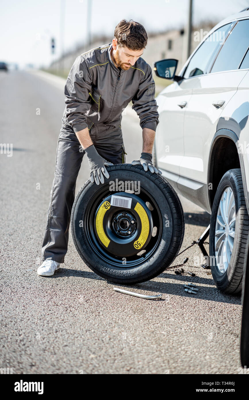 Changing the wheel hi-res stock photography and images - Alamy