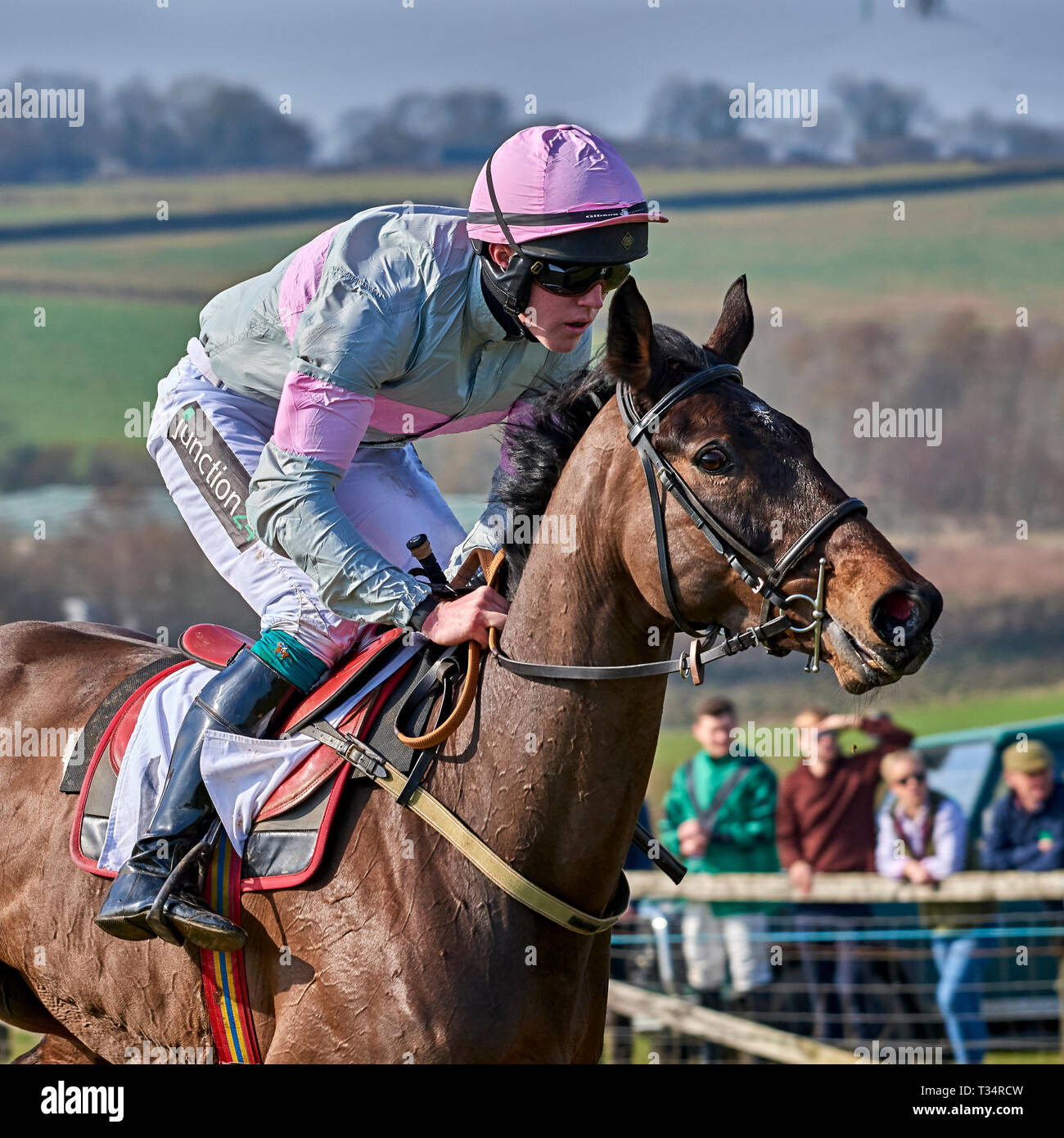 Full crouch hi-res stock photography and images - Alamy