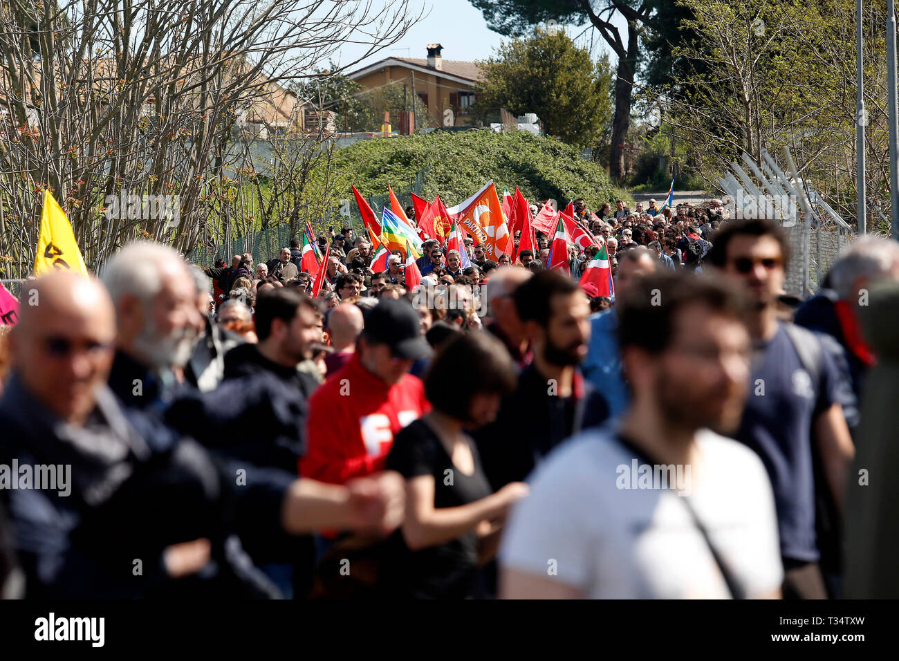 Rome, Italy. 06th Apr, 2019. Rome April 6th 2019. Counterdemonstration ...