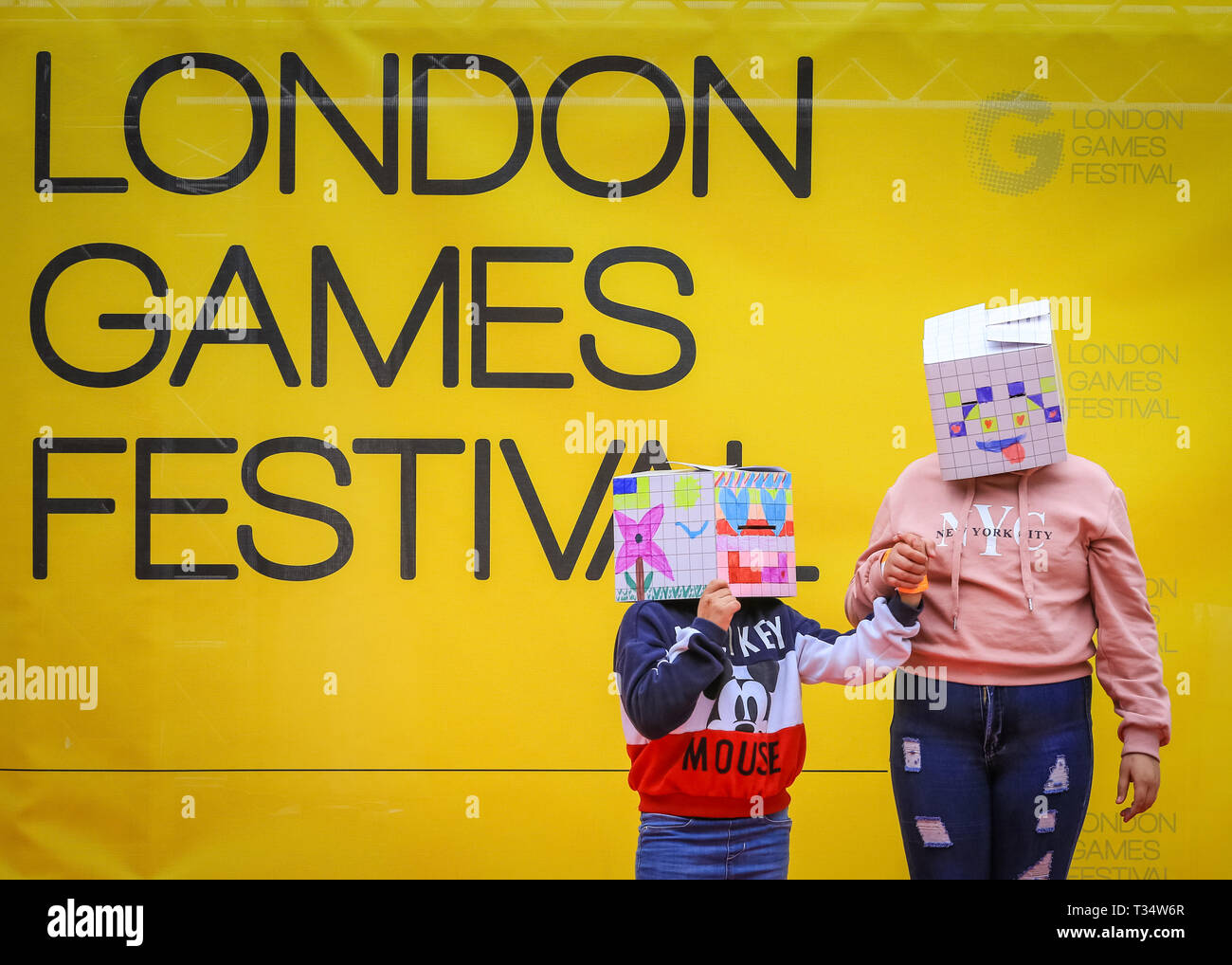 Minecraft costume hi-res stock photography and images - Alamy