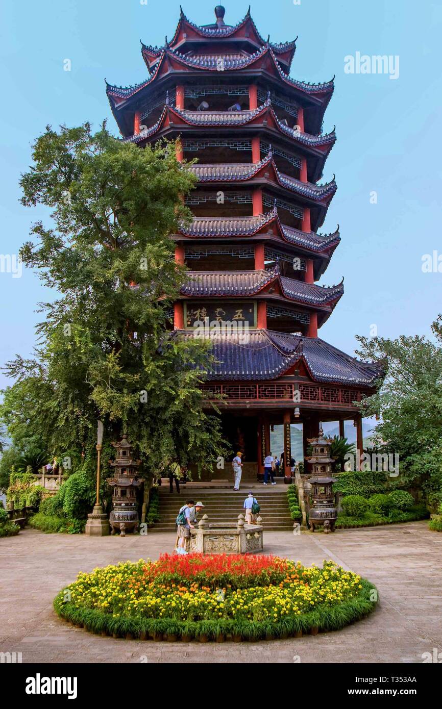 Fengdu County, Chongqing municipality, China. 22nd Oct, 2006. The Wuyun ...