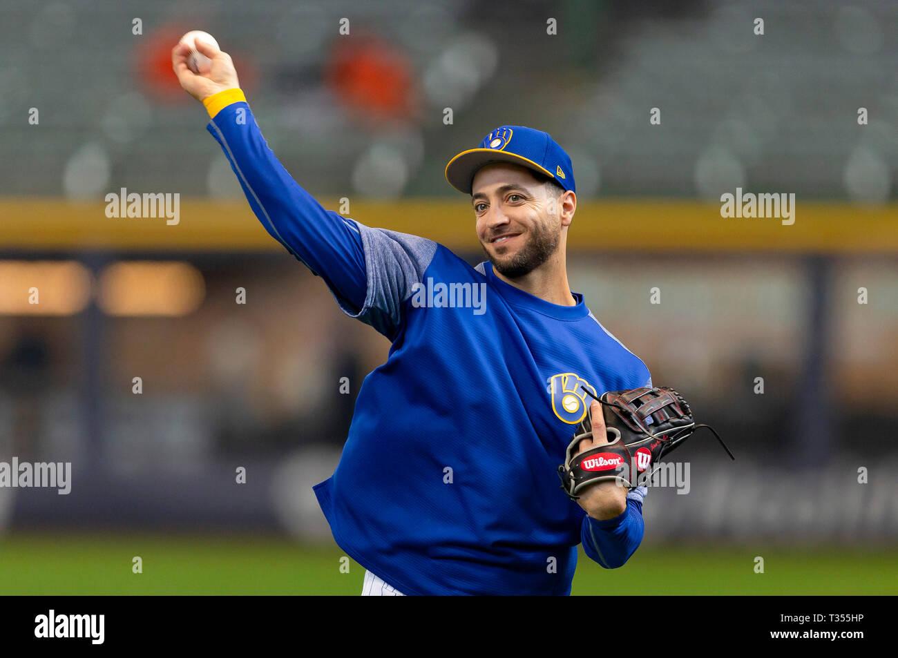 Milwaukee, WI, USA. 6th Apr, 2019. Milwaukee Brewers left fielder Ryan ...