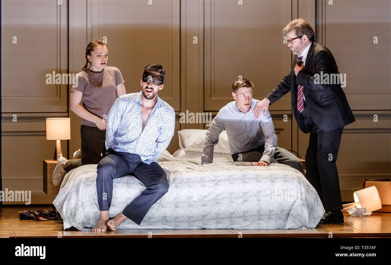 Hamburg, Germany. 03rd Apr, 2019. The singers Ocean Barrington-Cook (l ...