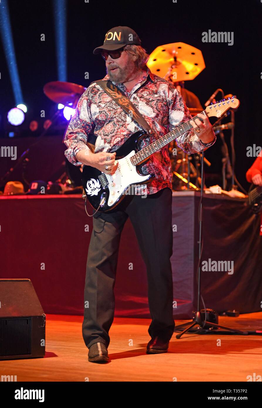 Hank williams jr in concert hi-res stock photography and images - Alamy