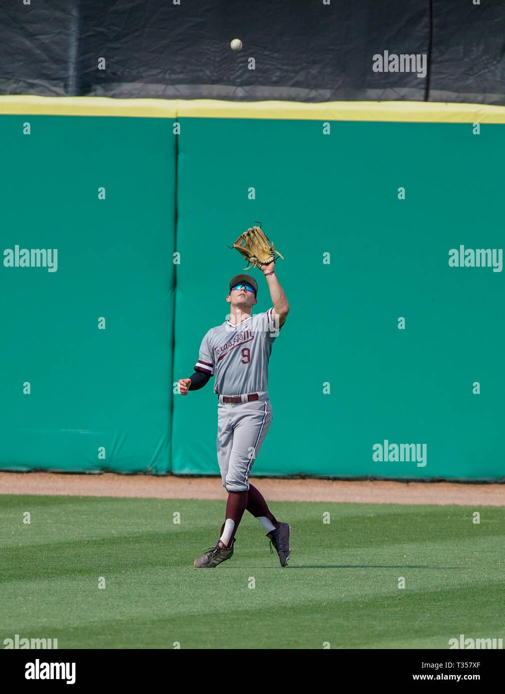 Centerfielder hi-res stock photography and images - Alamy