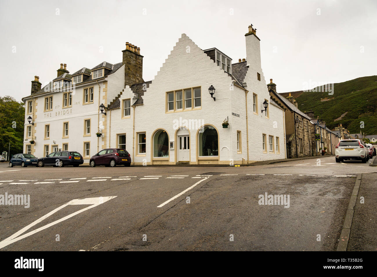 The Bridge at the corner of Lilleshall and Dunrobin Streets in ...