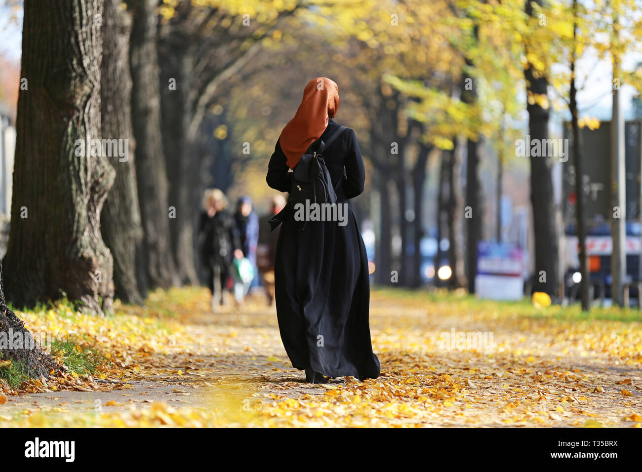 Black muslim woman hi-res stock photography and images - Alamy