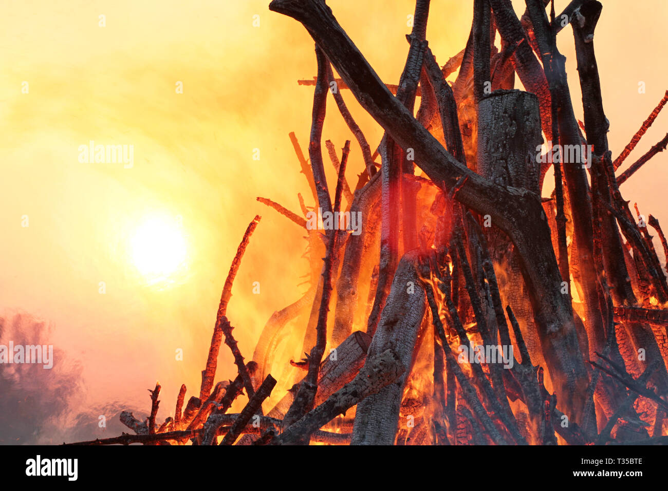 Easter fire hi-res stock photography and images - Alamy