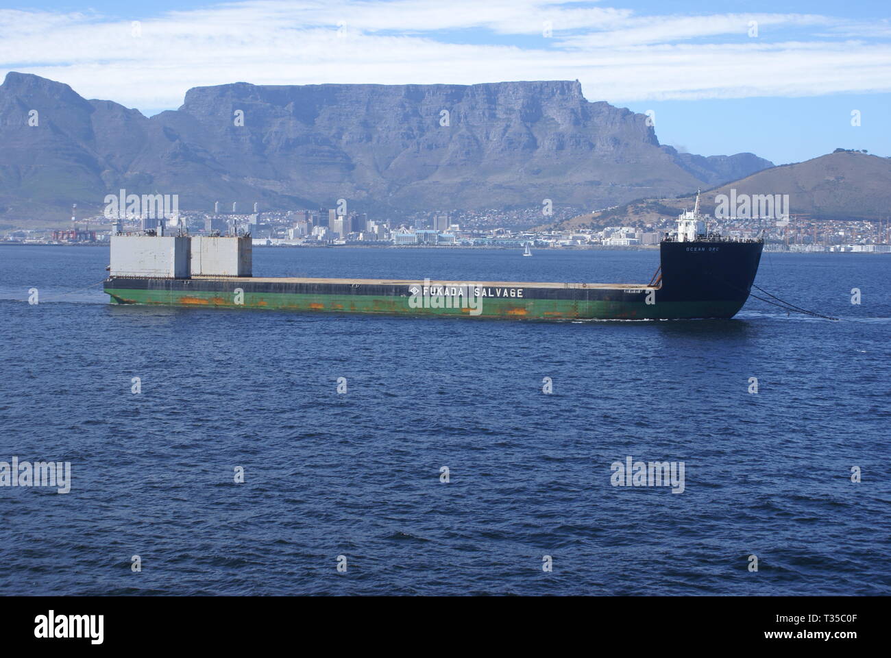 Marine towing barge Ocean ORC FUKUDA SALVAGE Stock Photo - Alamy