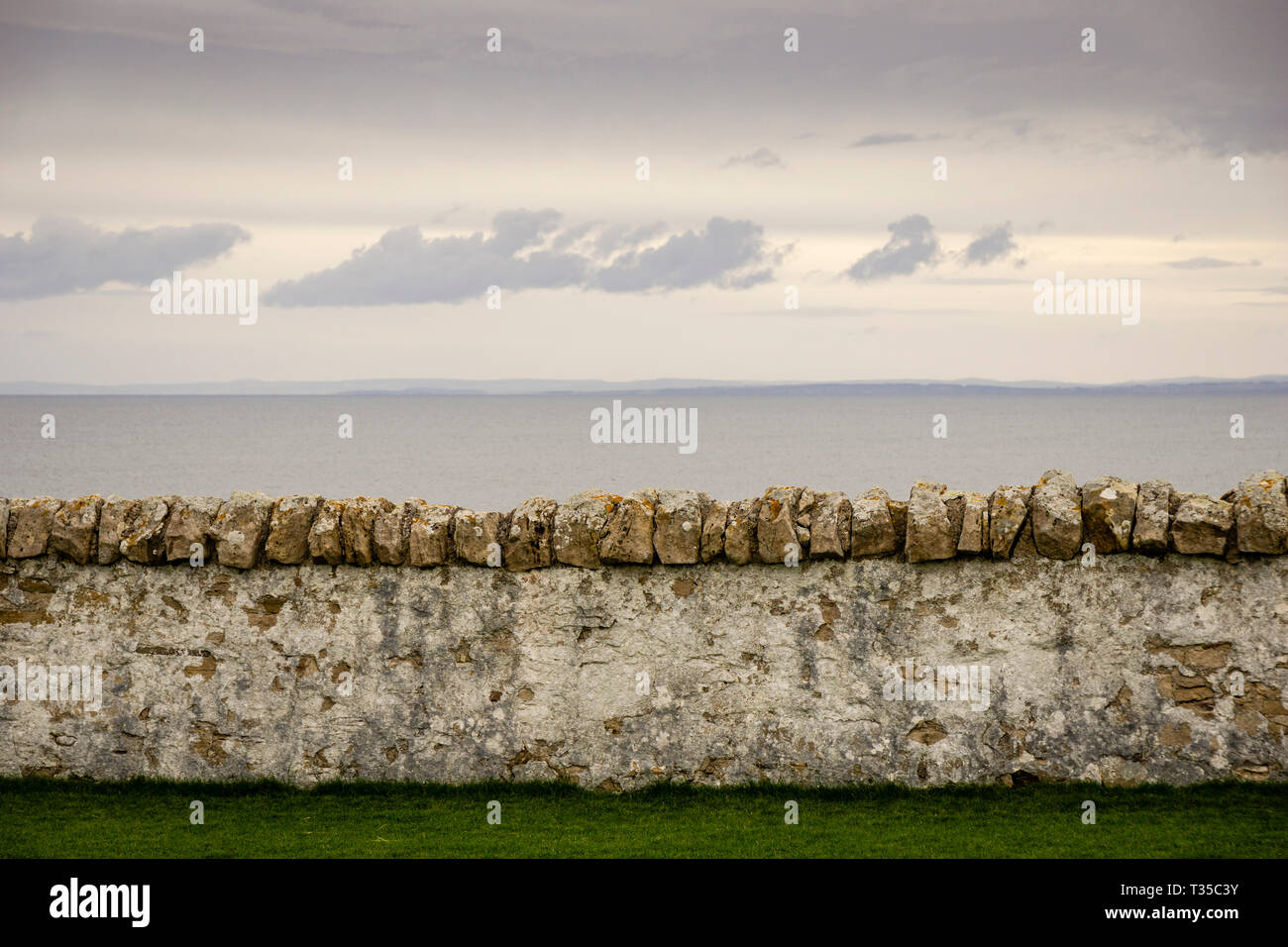 Whitewashed stone wall hi-res stock photography and images - Alamy