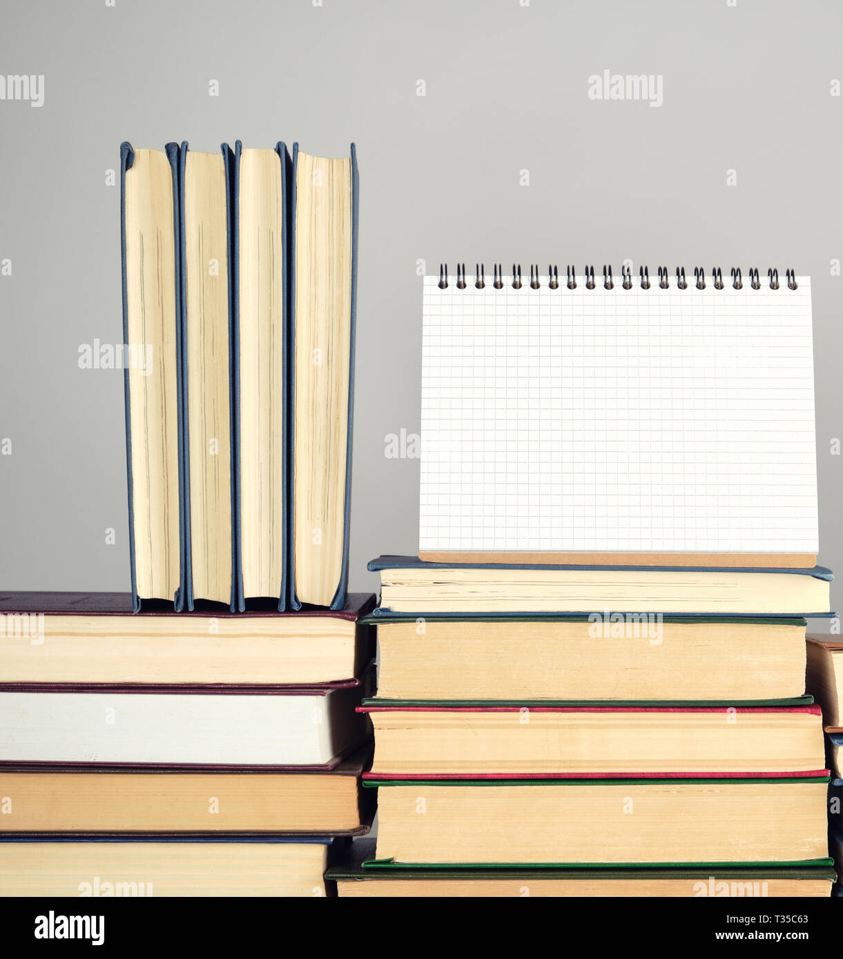 Blank sheet stack books hi-res stock photography and images - Alamy