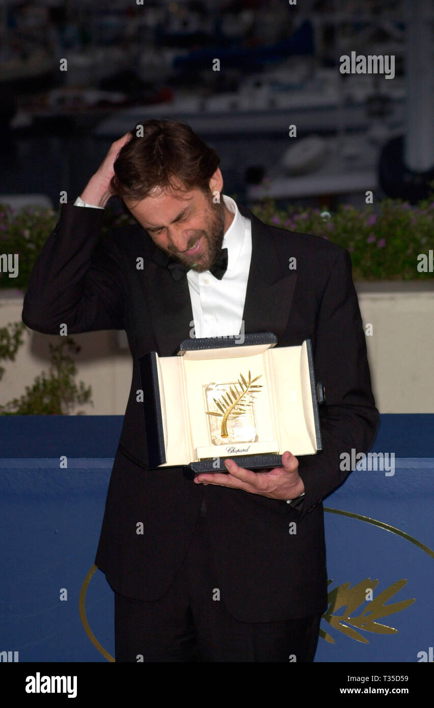 CANNES, FRANCE. May 20, 2001: Italian director NANNI MORETTI celebrates ...