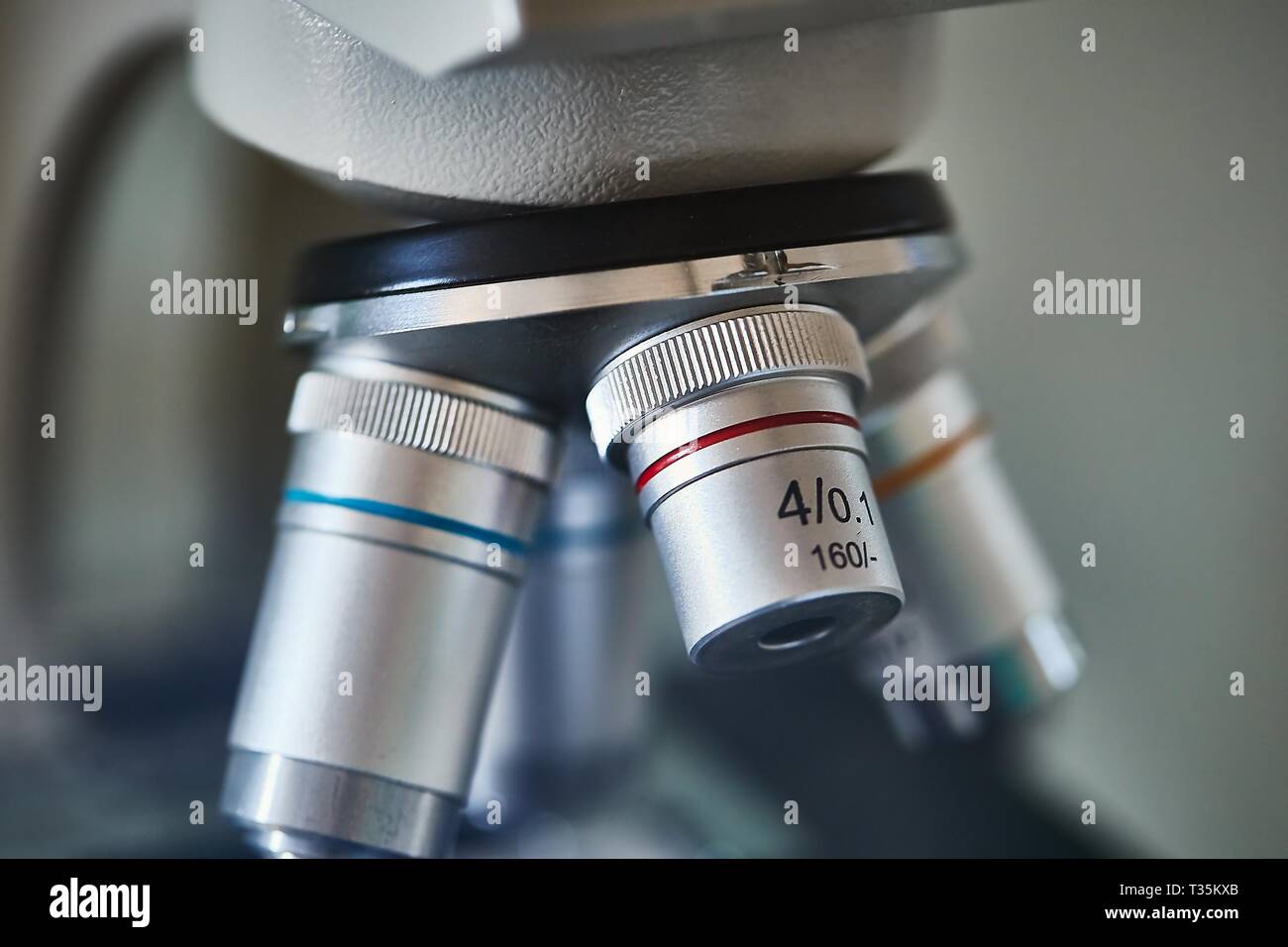 Forensic microscope evidence hi-res stock photography and images - Alamy