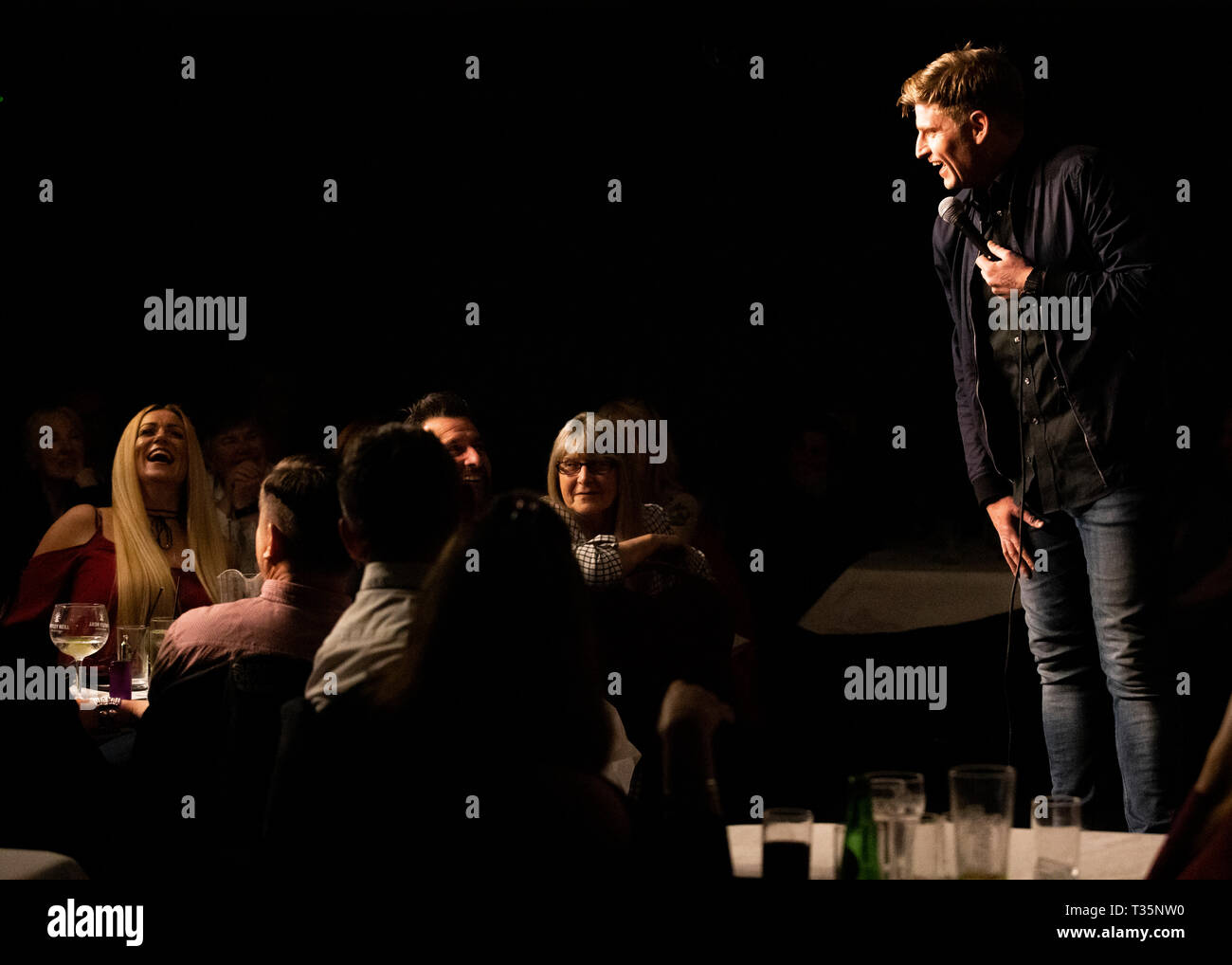Comedy club hi-res stock photography and images - Alamy