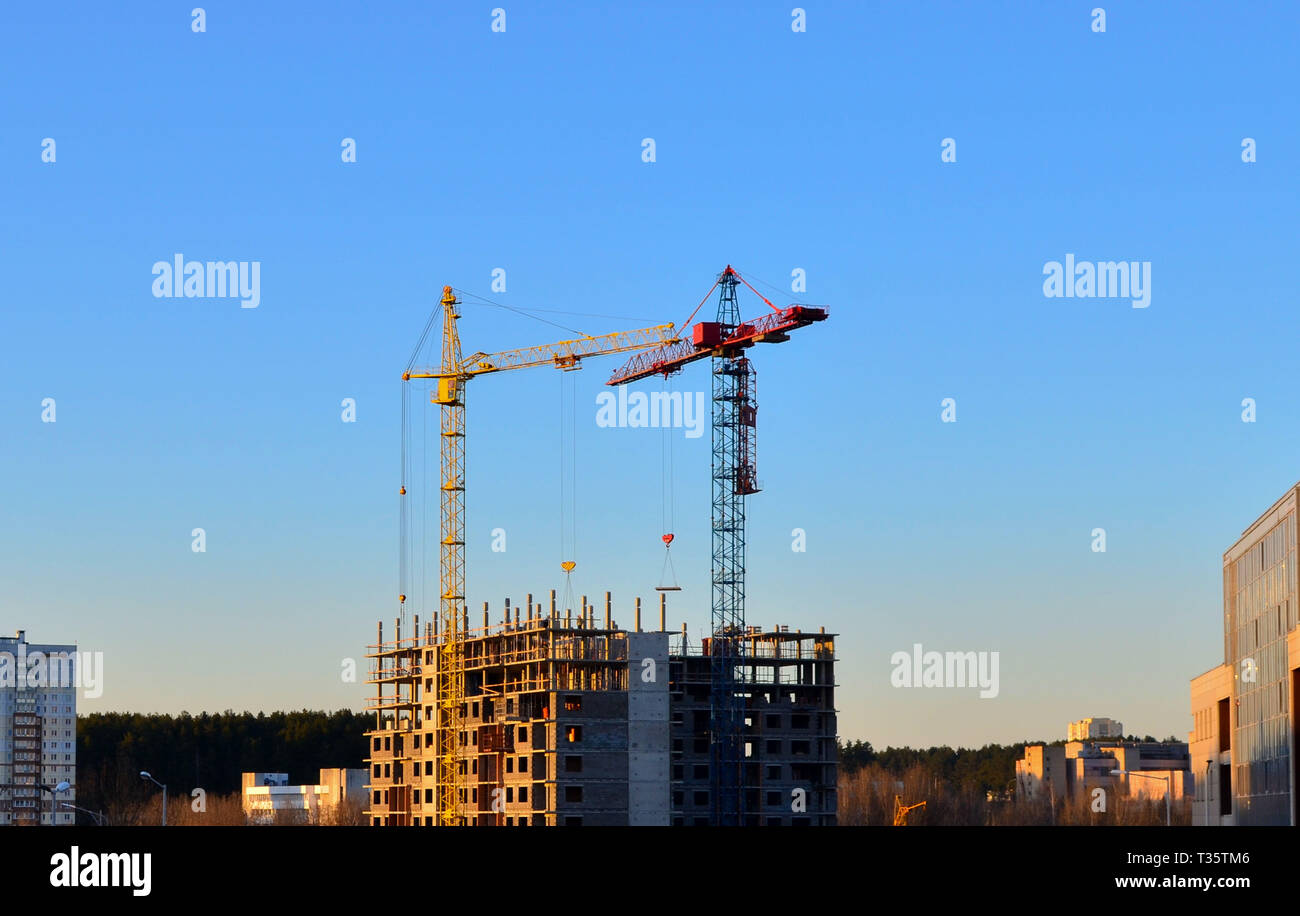 Construction site sunset cranes hi-res stock photography and images - Alamy