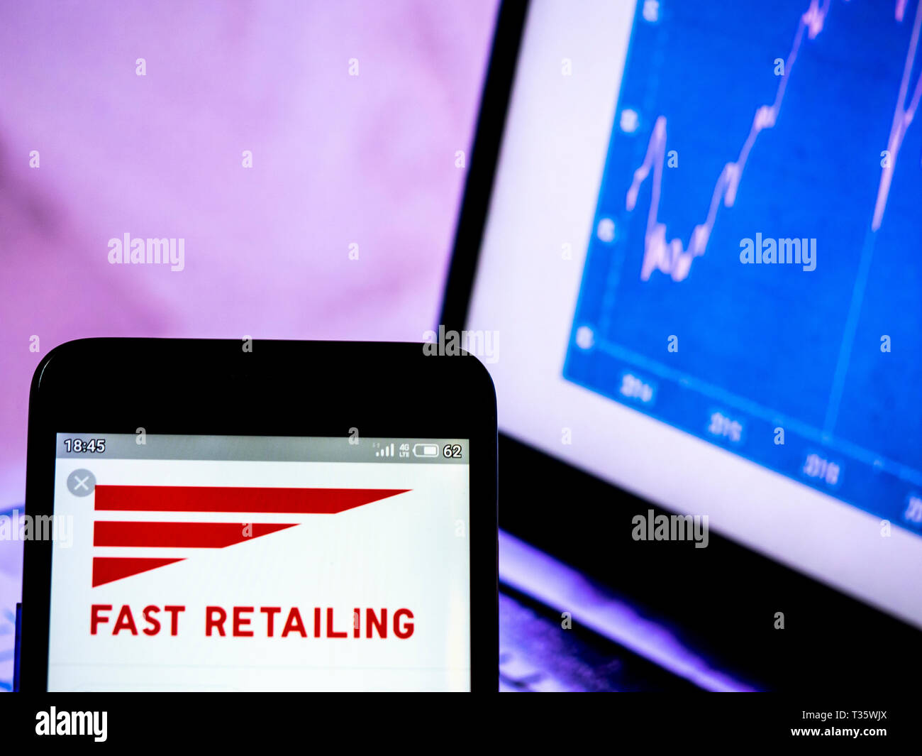 Logo fast retailing hi-res stock photography and images - Alamy